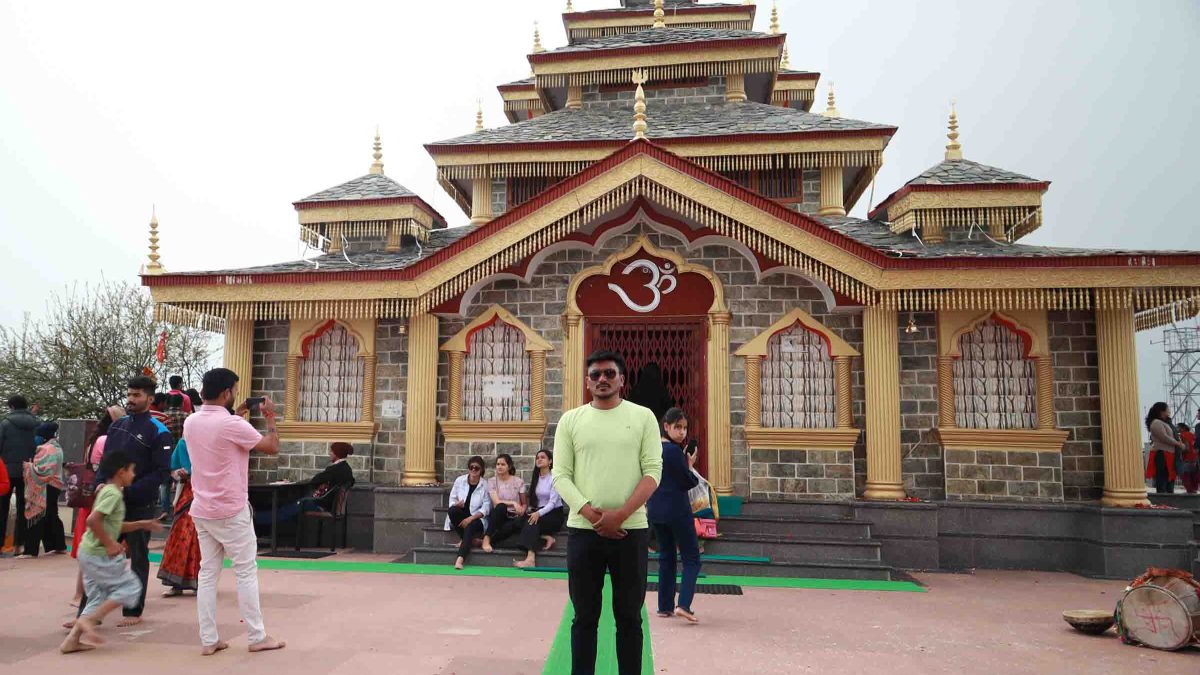 Surkanda Devi Temple Uttarakhand : A Trek to the Divine Summit ...